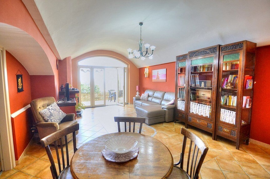 Villa Eichi: Un Accogliente Appartamento Che è Parte Di Una Villa In Posizione Tranquilla. - Salerno