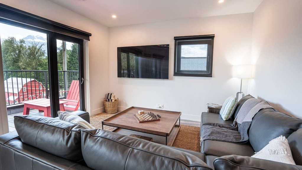 Revelstoke- Condo With Hot Tub-stoke House - 레블스토크