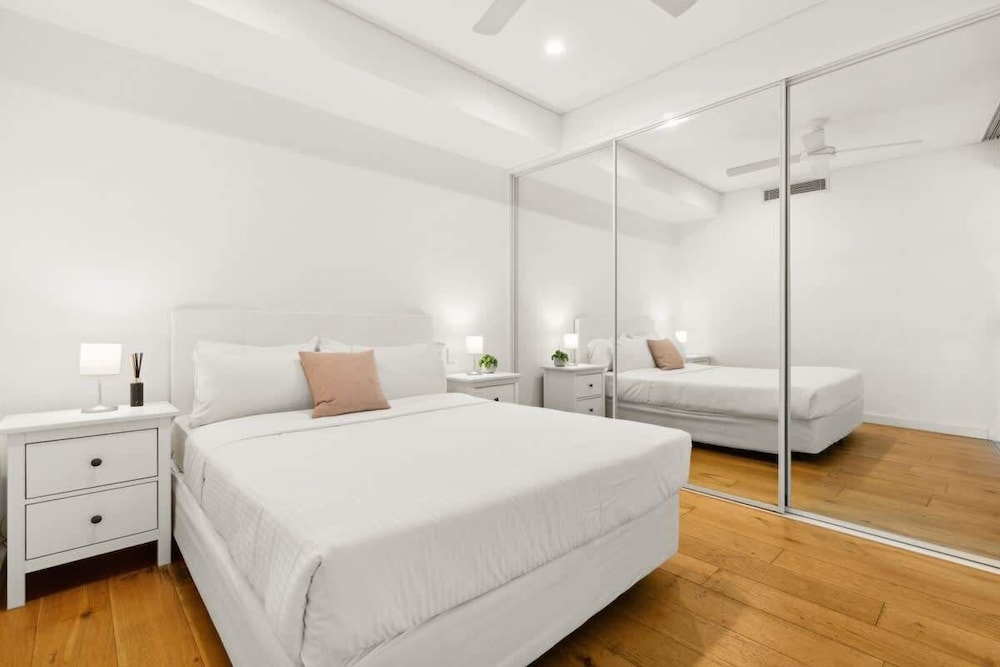 Central, Modern 1 Bedroom With Air-con & Balcony - Surry Hills