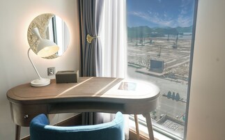 Quarto Duplo de Luxo | Secretária, secretária adequada para computadores portáteis 