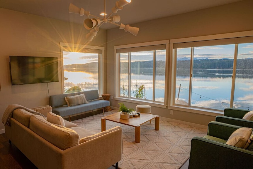 Fair Haven Oyster Beachfront Modern Paradise - Bremerton, WA