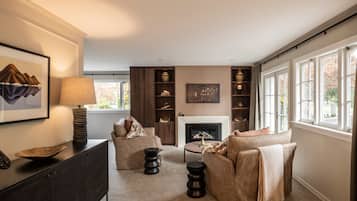 Suite Superior | Sala de estar | Smart TV de 90 de cm com canais de TV premium, televisor, Netflix