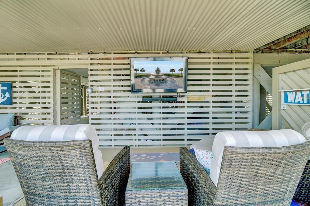 Can't Top This, 706 Ocean Boulevard|oceanfront|sleeps 25|private Pool|fantastic Amenities And Dec... - South Carolina