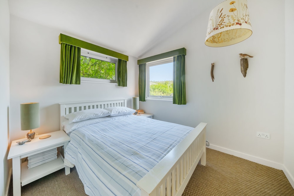 The Billy Shed - Sleeps 5 Guests In 3 Bedrooms - Bridport, UK