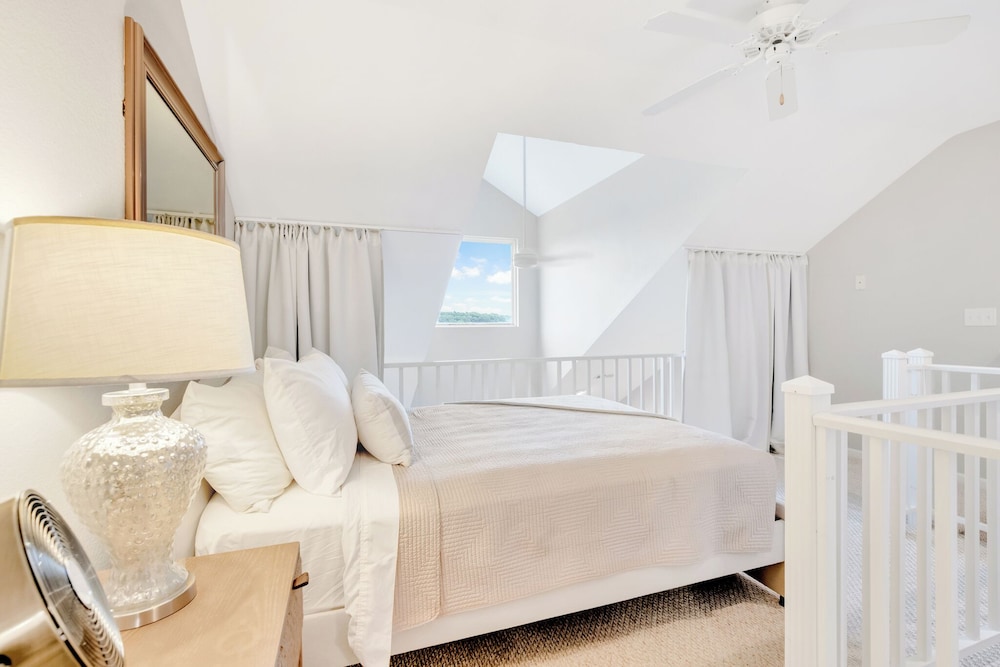 "Lake Retreat" At Parkview Bay: Top Floor 3 Bdrm! - Osage Beach, MO