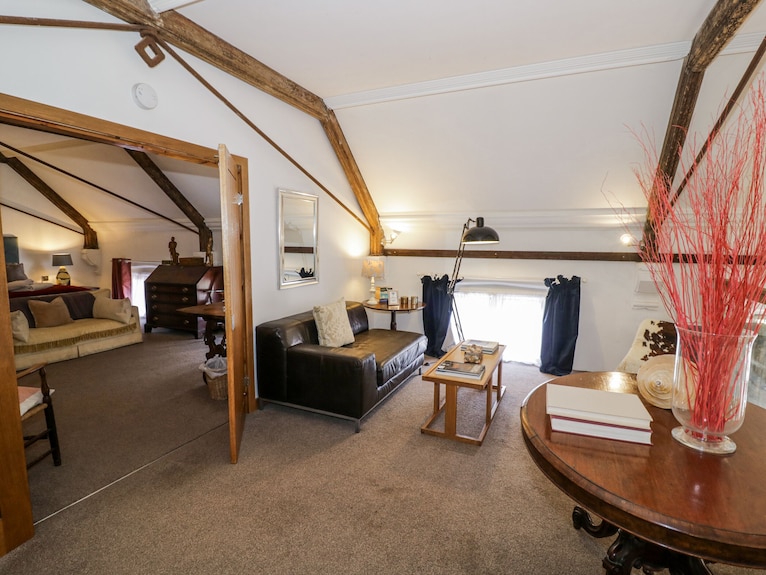 Talbot Lodge, Pet Friendly, With A Garden In Great Haywood - Stafford