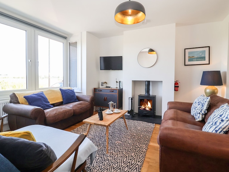 Long View, Family Friendly, With Open Fire In Southwold - Southwold