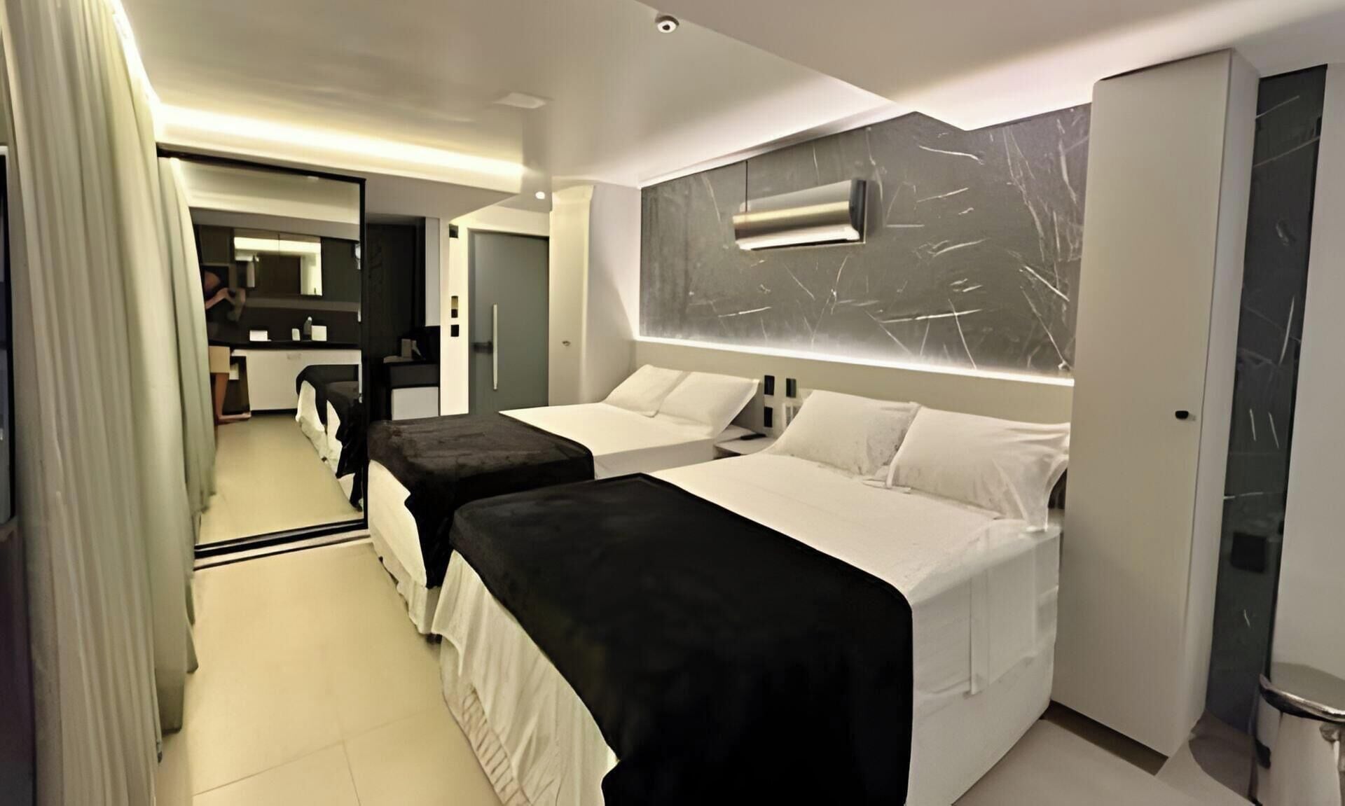 Apartamento | Roupa de alta qualidade, camas de colchão pillowtop, secretária 