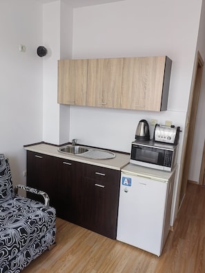 Estúdio | Cozinha privada | Um frigorífico, um micro-ondas, uma placa de cozinha