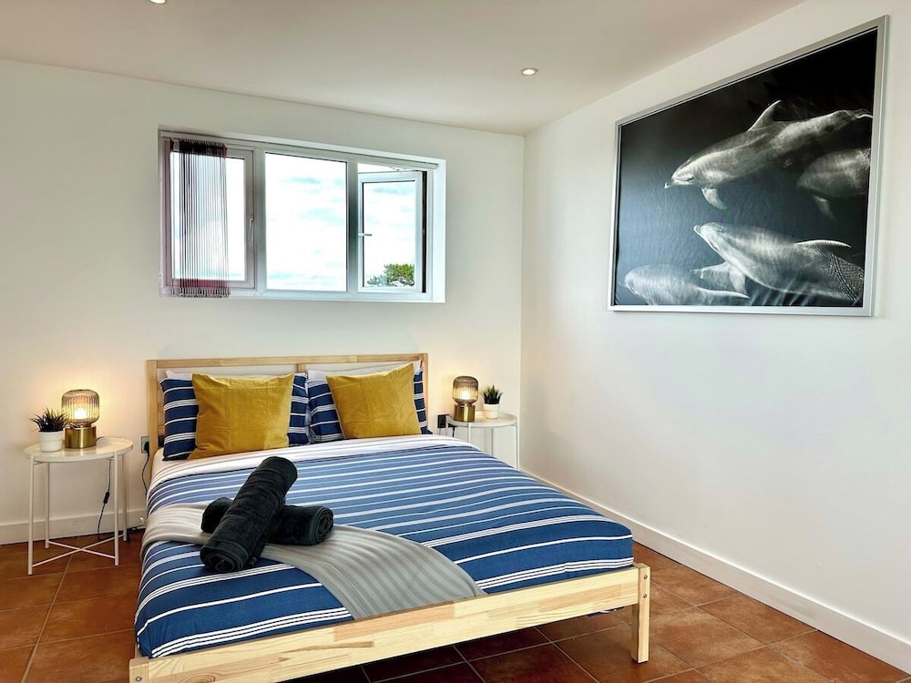 Incredible Panoramic Sea View 2 Bedroom Sleeps 4 Wow! - Southbourne