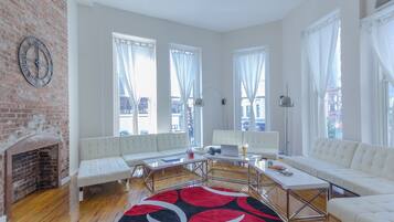 Wi-Fi de cortesia, roupa de cama