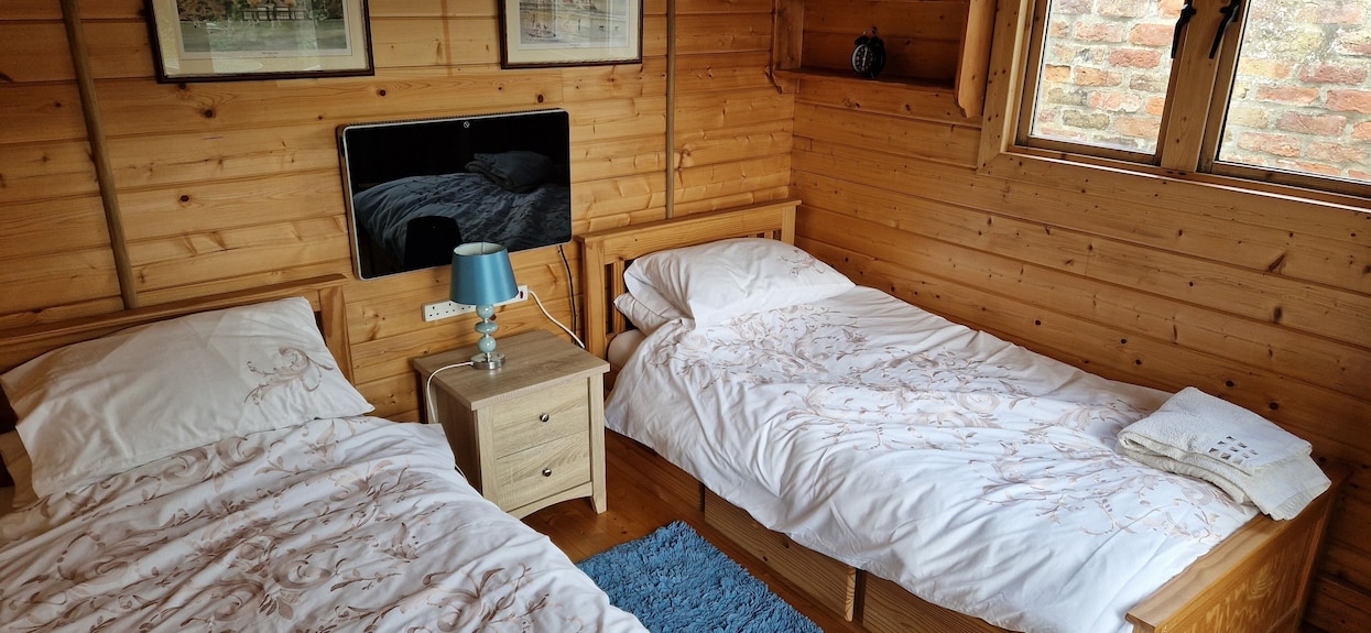 Secluded Cabin Close To The Yorkshire Wolds On Old Railway Line - Yorkshire