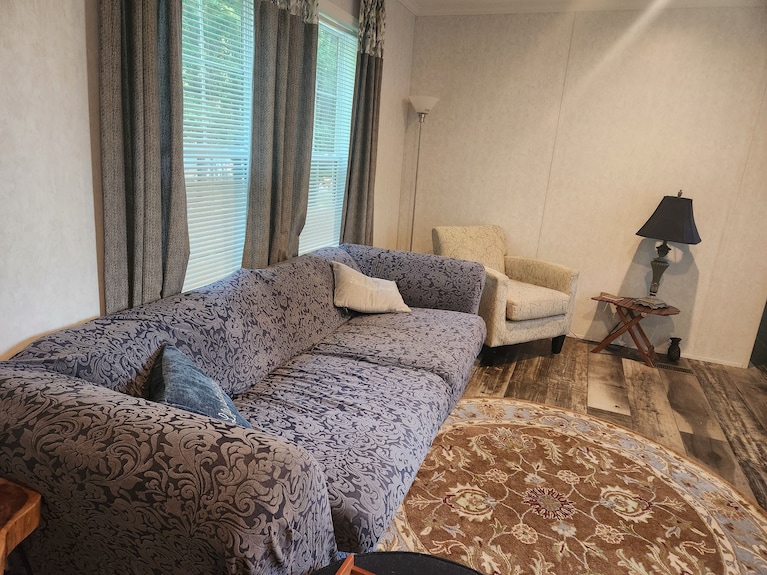 Come & Enjoy Beautiful Lake Winni! Concerts Are Within 5 Min. Economy Pricing - New Hampshire