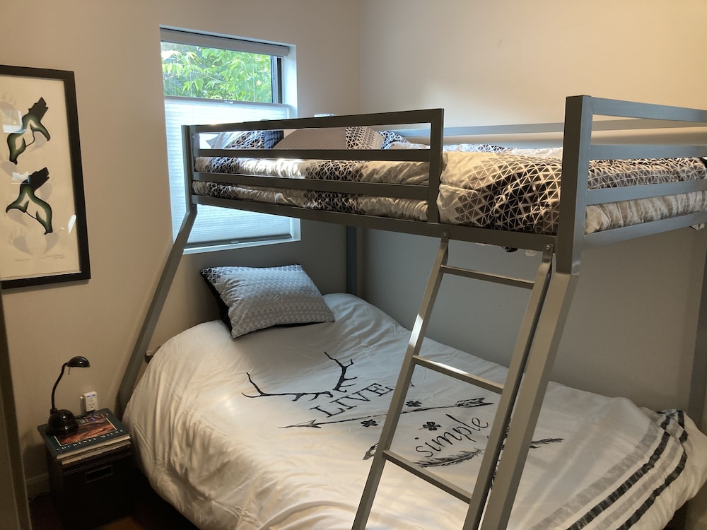 Laneway Close To Uofs, Downtown, And City Hospital. Pet Friendly! - Saskatchewan