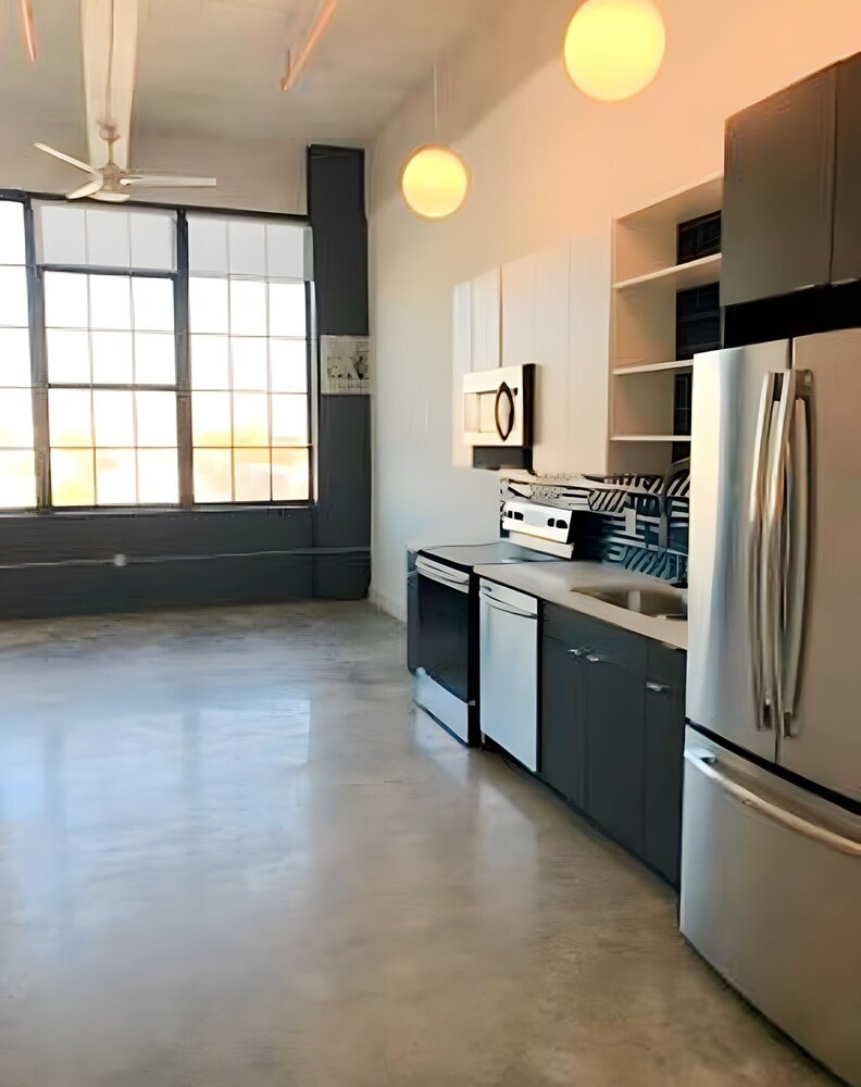 Chic professional Fishtown studio sublet with rooftop pool ...