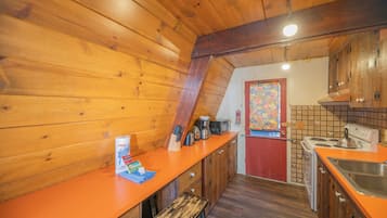 Cabana de Madeira Básica | Cozinha privada | Liquidificador, utensílios de cozinha