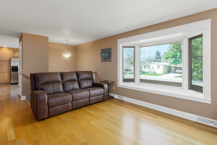 Centrally Located, Huge Shaded Patio With Hot Tub! Entire Place To Yourself! - Billings, MT