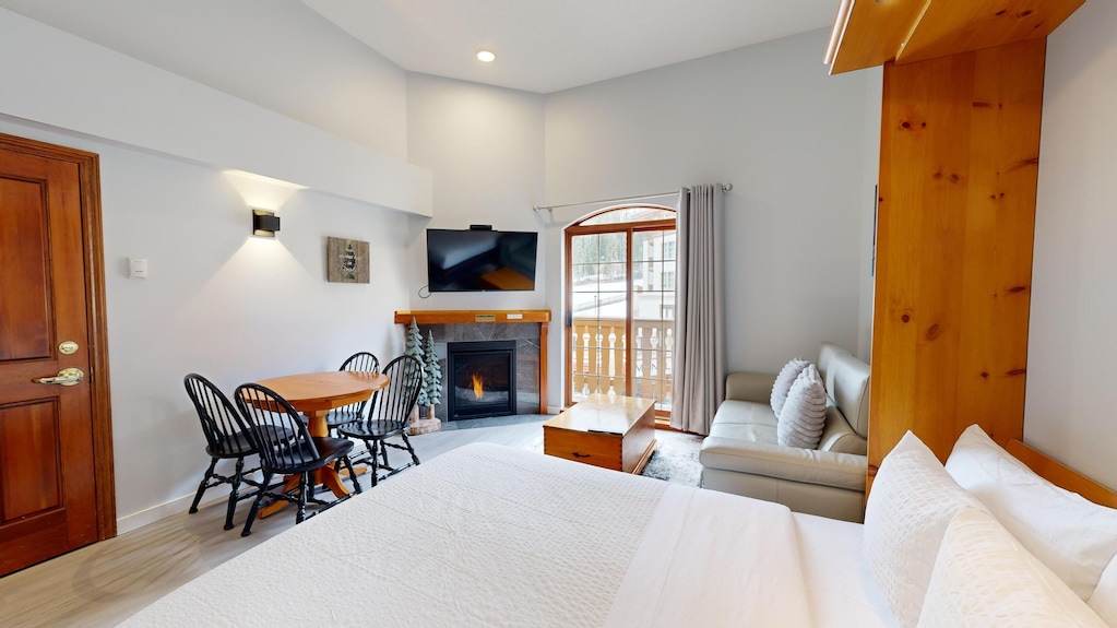 Hearthstone Lodge #412 - Sun Peaks