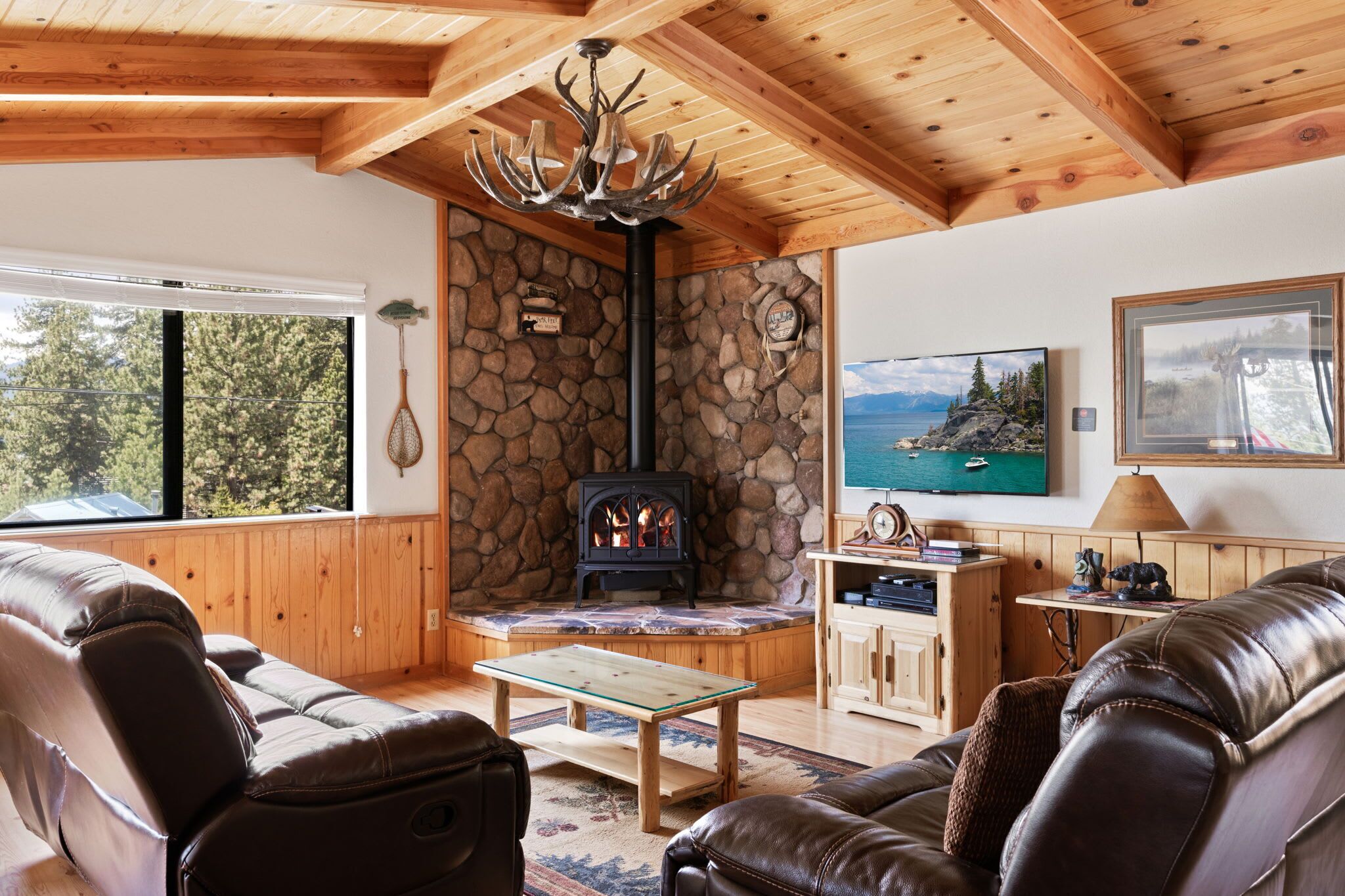 Cozy 3bdr - 1 Minute To The Beach! - North Lake Tahoe, CA