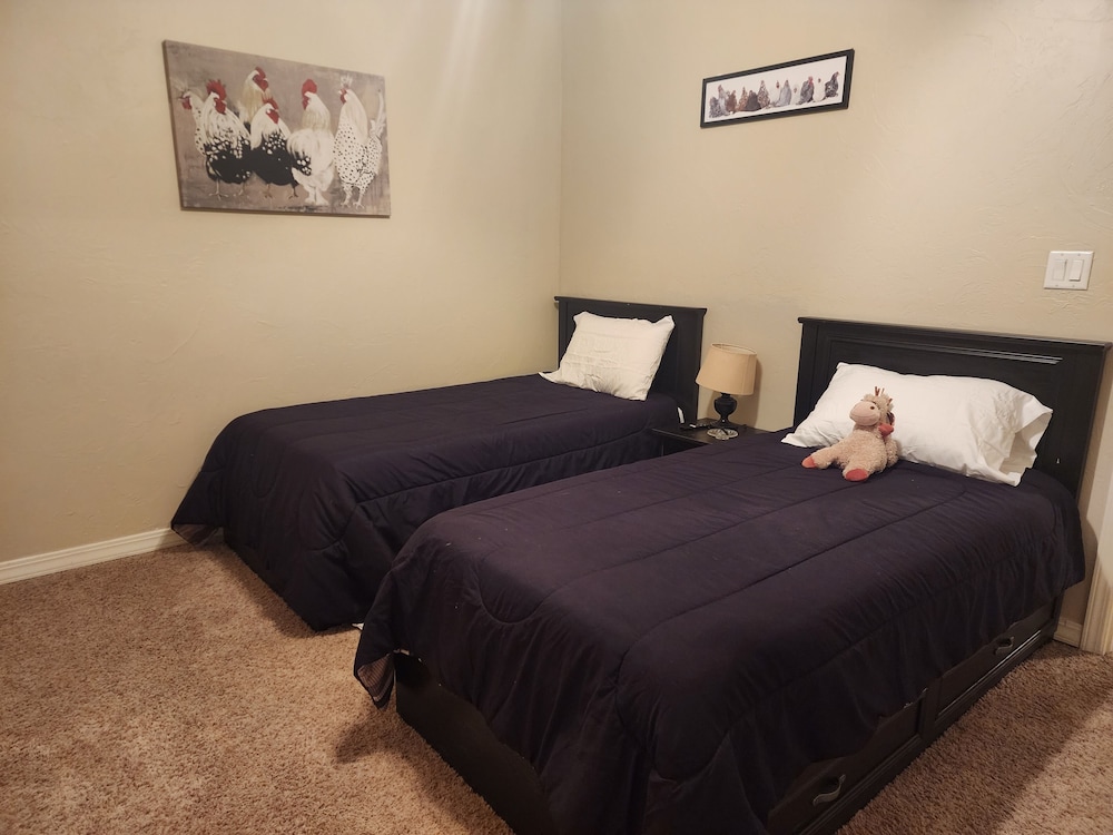 The Coop Is A Cozy Pet Friendly Home In The Heart Of Roswell Near Hospitals - New Mexico
