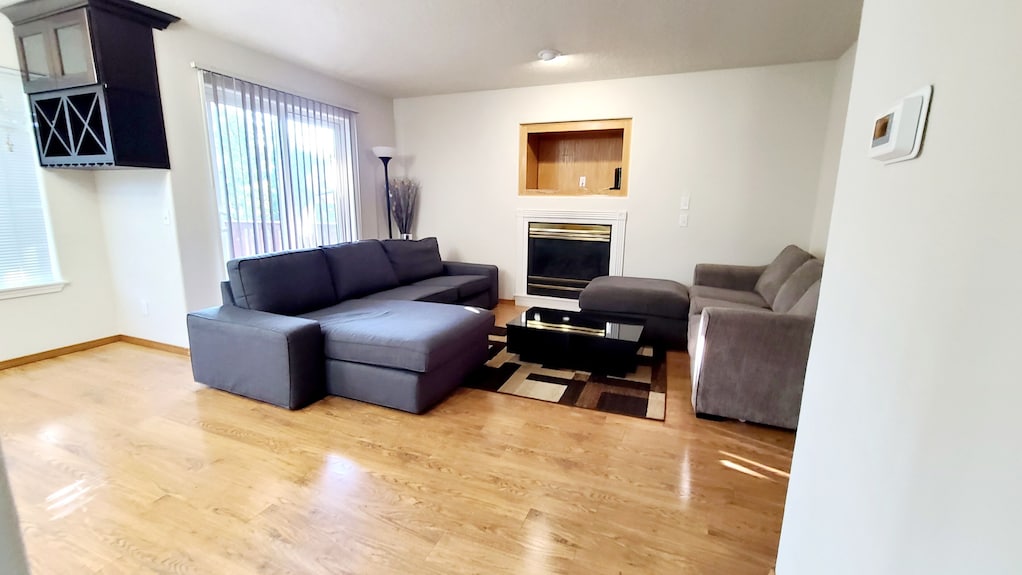 Spacious & Conveniently Located 4/2.5 House - Wilsonville, OR