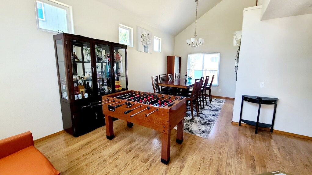 Spacious & Conveniently Located 4/2.5 House - Beaverton, OR