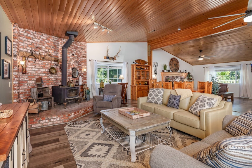 Yosemite Creekside Retreat With Spa/games/ev Charger And More - California