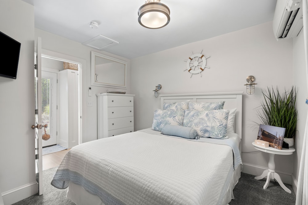 Shore Cottage - Coastal Gem, A Traveler Favorite! Outdoor Patio, Central Ac. - Ipswich, MA