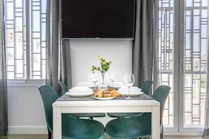 Loft básico | Área de estar | TV LCD