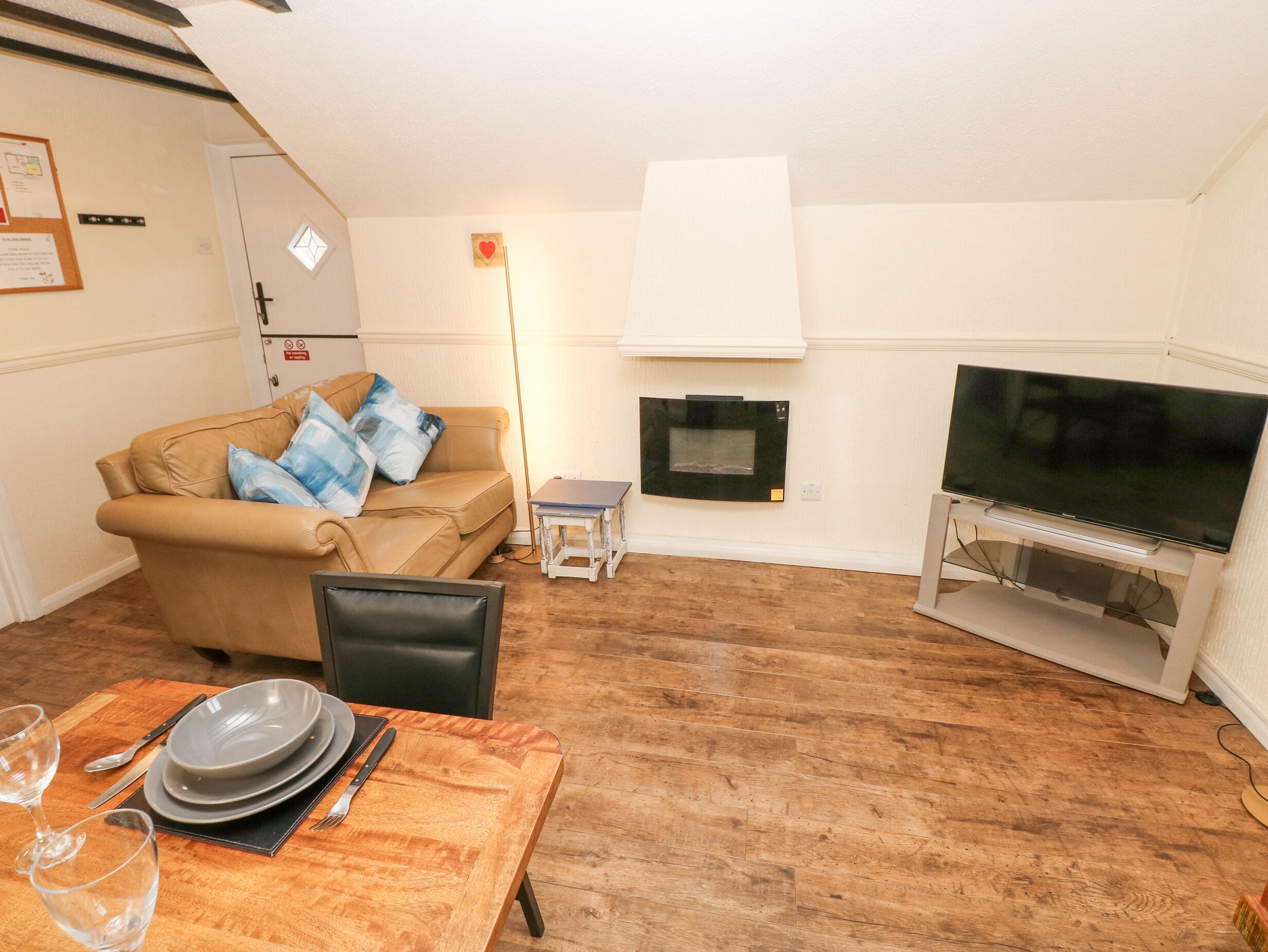 The Hayloft, Pet Friendly, With Pool In St Florence - Carmarthenshire