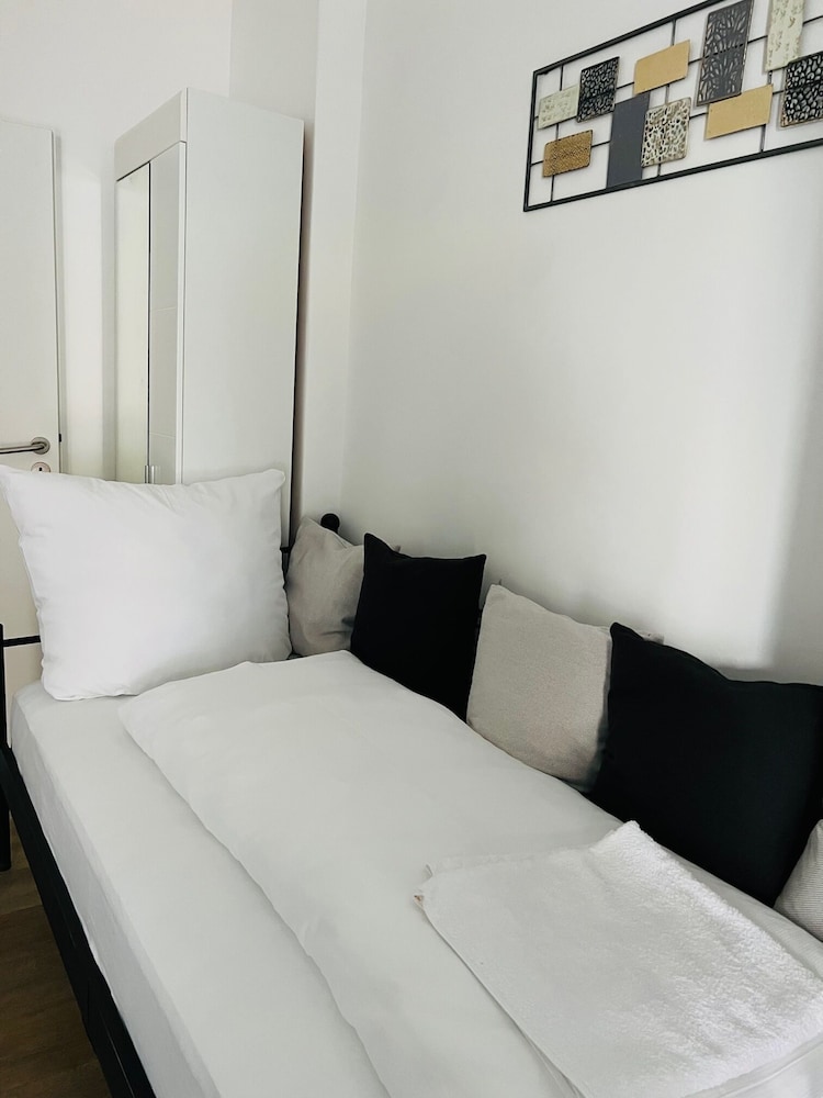 Maybachufer Living: Zentrales 2-zimmer-apartment Im Herzen Von Berlin - Kreuzberg