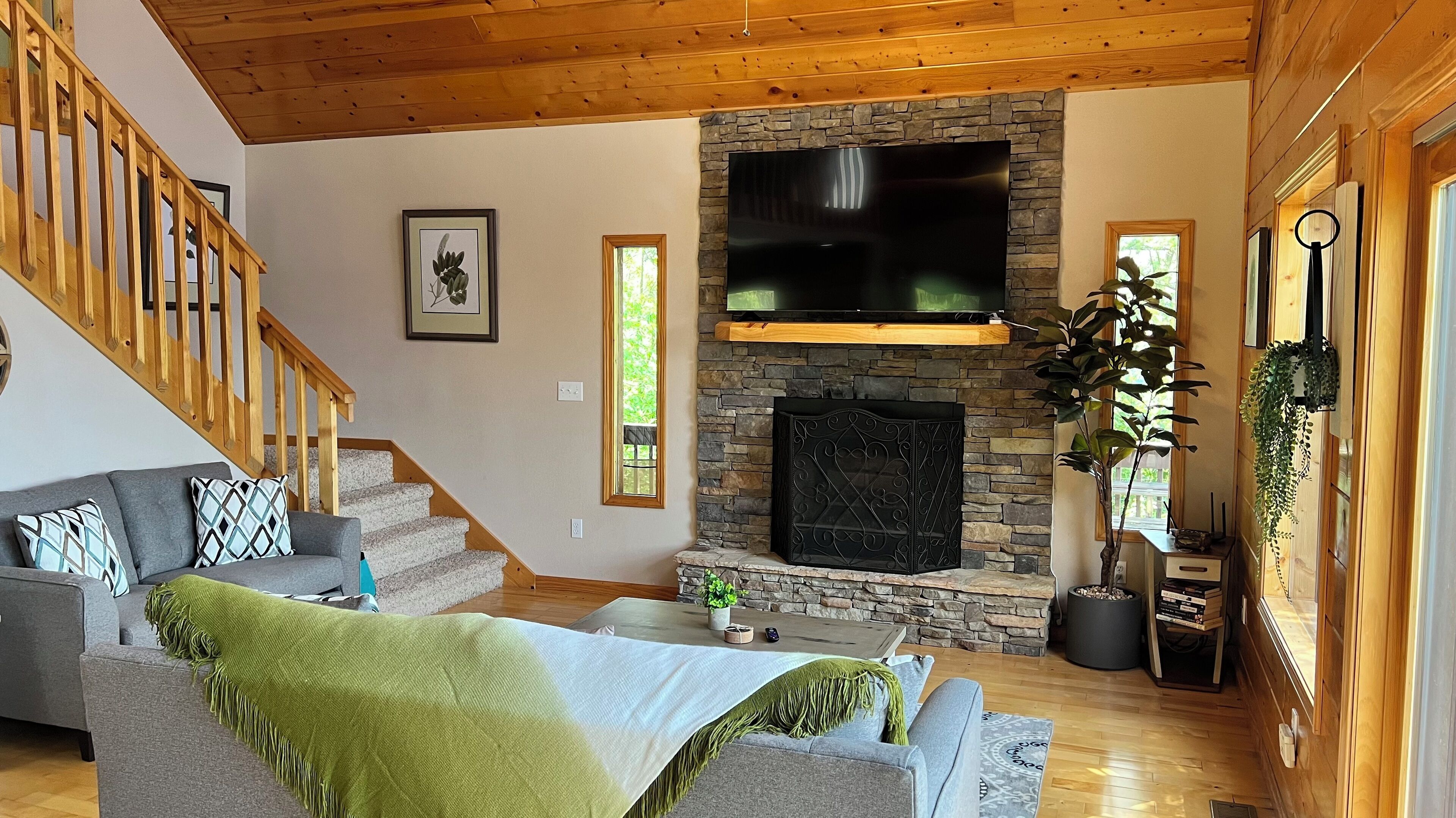 Pvt Mountain Log Cabin With Views, Hot Tub, Pet Friendly, Central Location - Murphy, NC
