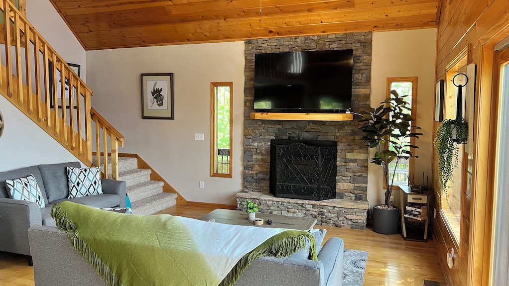 Pvt Mountain Log Cabin With Views, Hot Tub, Pet Friendly, Central Location - Murphy, NC
