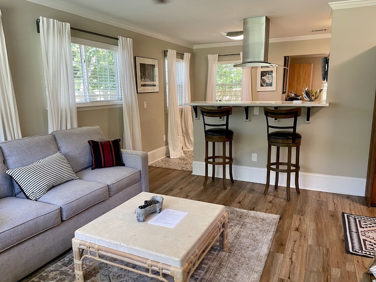 Spanish Moss Cottage: Pet Friendly Getaway On The Beautiful Spanish Moss Trail! - South Carolina