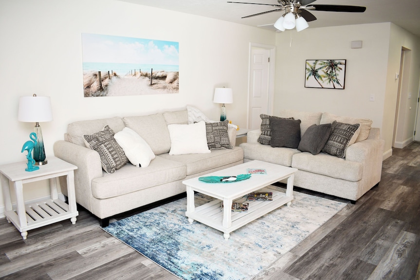 Hidden Retreat~heated Pool/spa Minutes To Beaches And Img Academy! Pool Table! \N - Anna Maria Island, FL