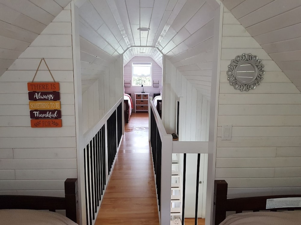Cozy Cabin, 2 Min To The Hwy1, 5 Minutes To The Shuswap Lake - Salmon Arm