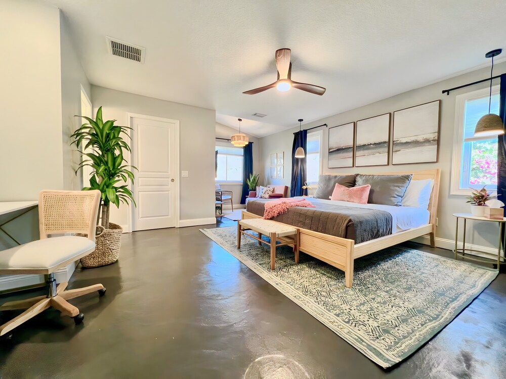 🌴 Resort-style Pool 🌴 Walk To Beach 🏖️ 3 King Bedrooms 🕹️ Arcade Games - Crescent Beach, FL