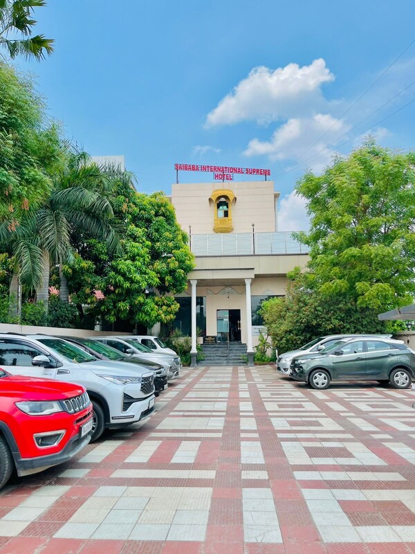 Saibaba International Supreme Hotel - Shirdi