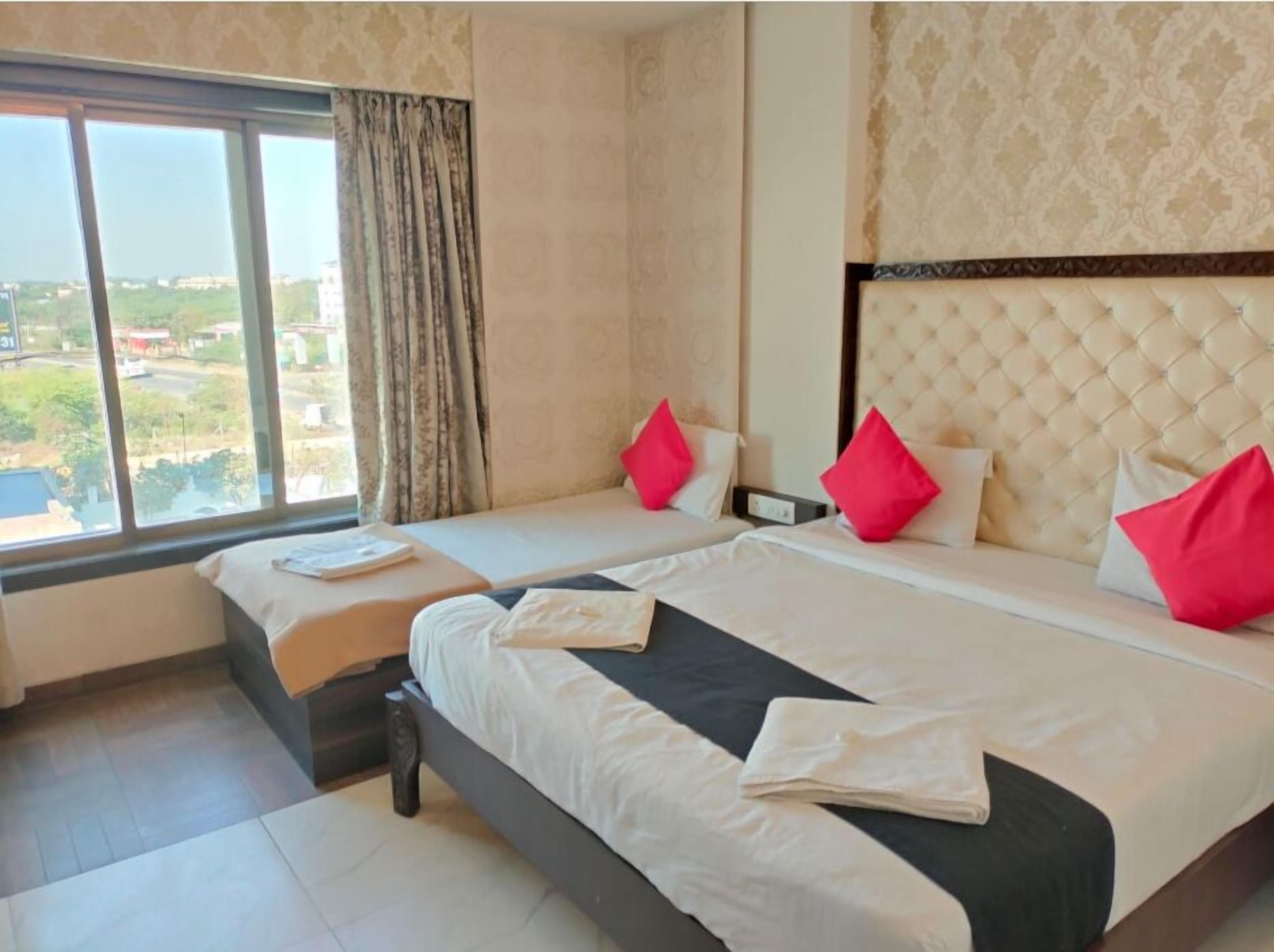 Quarto Triplo Deluxe | Ferro/tábua de engomar, Wi-fi grátis 