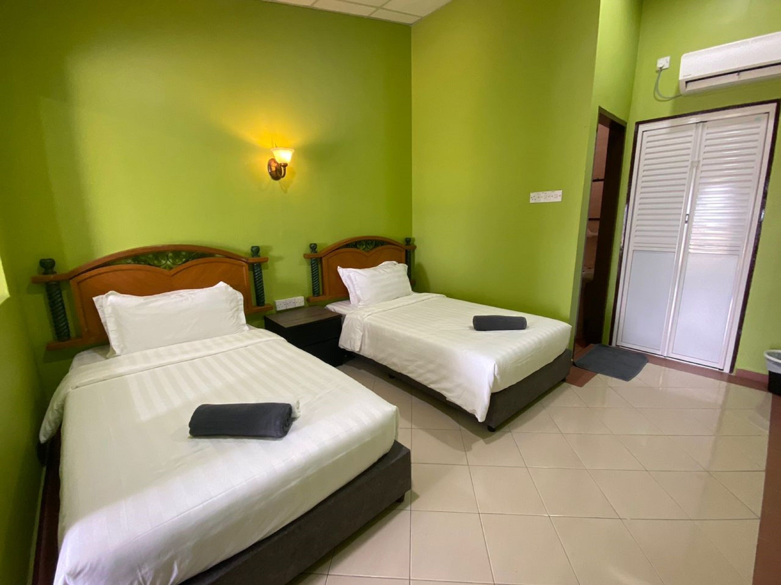 OYO 90818 Cemara Puri Resort & Spa in Kuantan: Find Hotel Reviews ...