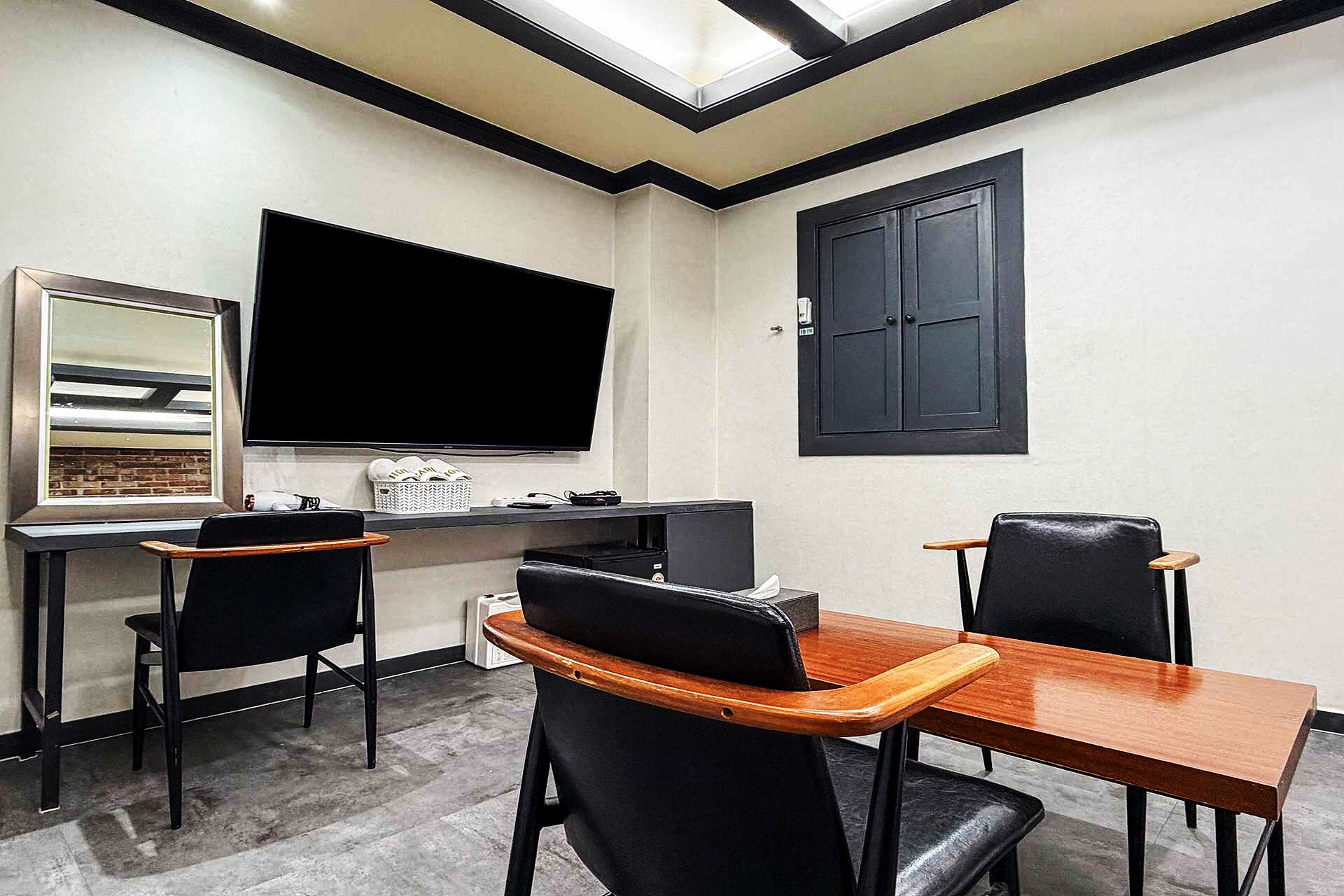 Premier Double + Casual Breakfast | Roupa hipoalergénica, edredões de penas, minibar grátis, secretária 