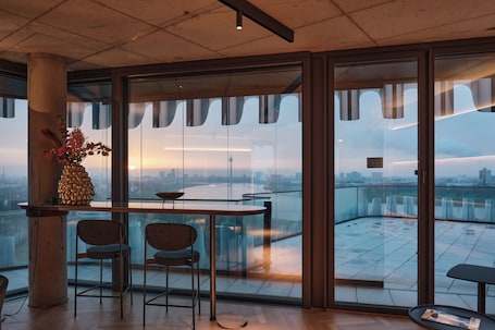 TerraƧo/pƔtio interior. The Zipper Hotel & Apartments