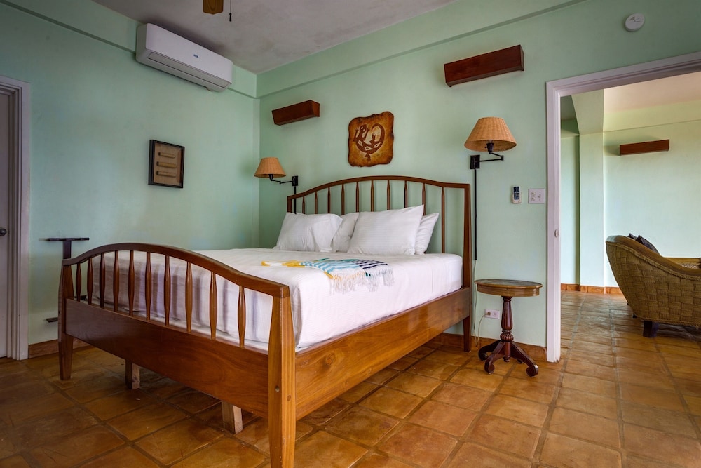 Tbs 35 Beachside-resort Style Condo-pool-1 Bedroom - Placencia