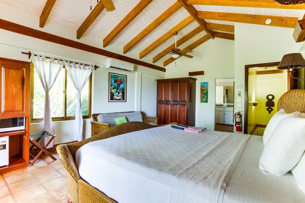 Tbs 38 Beachside Resort Style Condo-pool-3 Bedroom - Placencia
