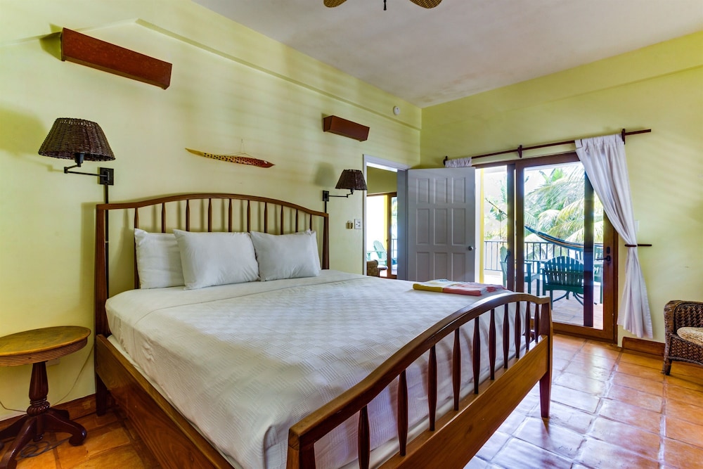 Tbs 39 Beachside-resort Style Condo-pool-1 Bedroom - Placencia