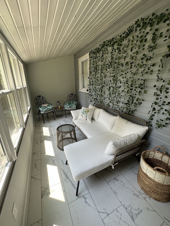 Home Near The Sea, Military\nbases & Universities - Hampton