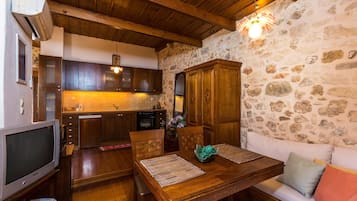 Apartamento, 2 quartos | Sala de estar