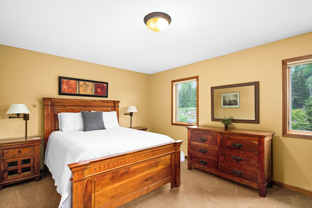 Lake Views Throughout. Next To Golf, Hiking/biking Trails And Winery. - Lutsen, MN