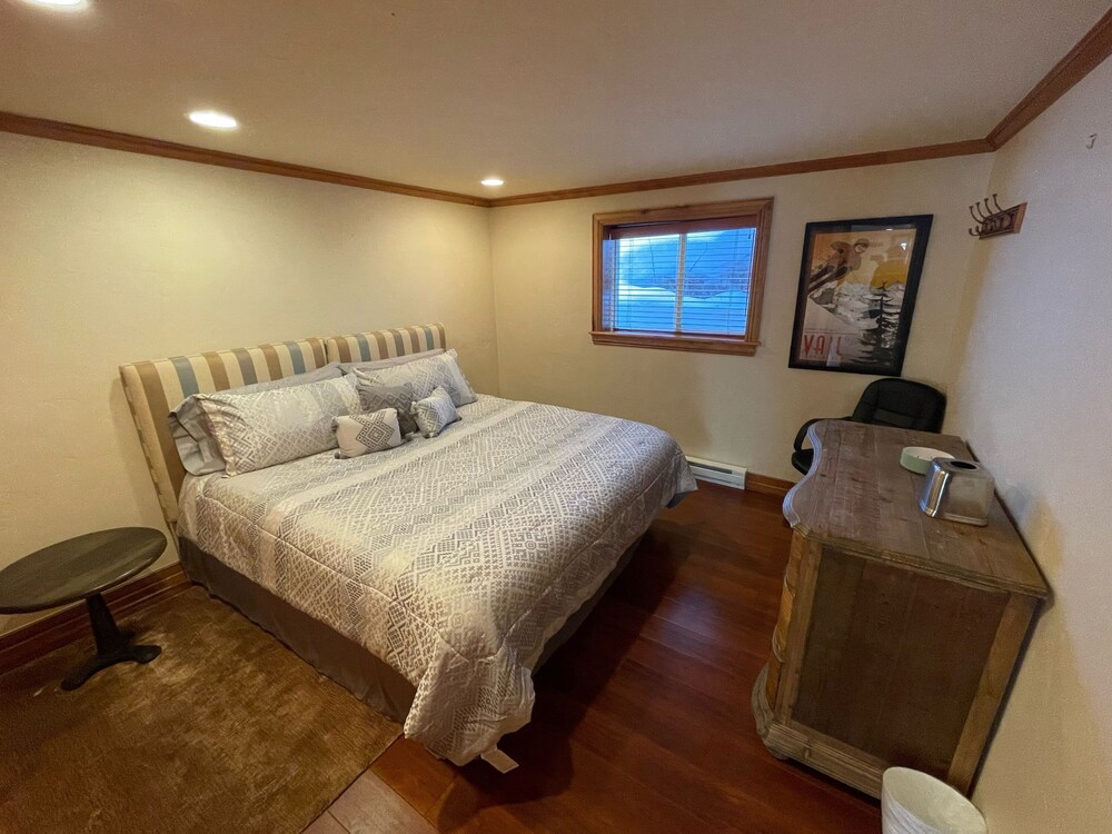 COZY AND PEACEFUL WEST VAIL, HUGE PRIVATE DECK, WALK TO BUS STOP - Vail ...