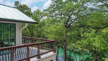 Casa, várias camas, banheira de imersão (2865 Edgegrove) | Vista do quarto